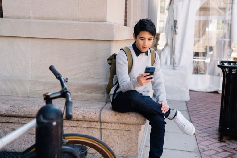 Using a cell phone in Singapore – How can I do it?